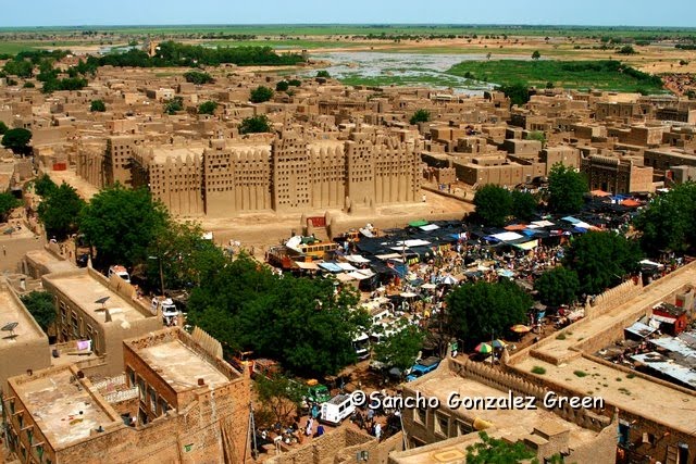 Volar en Djenné.