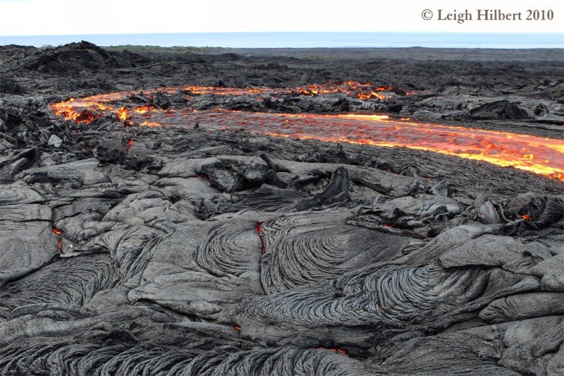 HAWAIIAN LAVA DAILY: Strong magma pressures ~ Bright crater glow ...