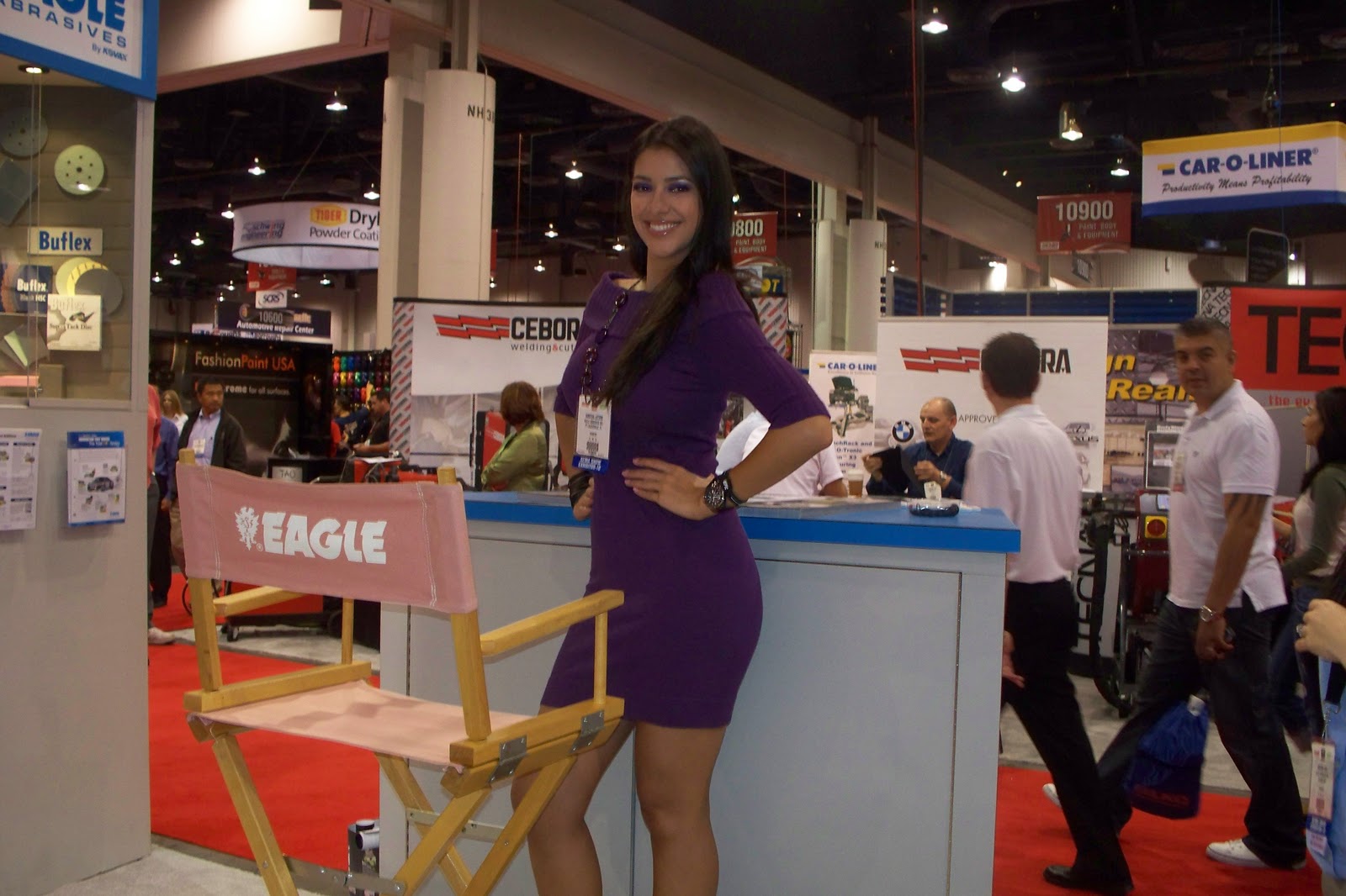 KEVINHOGS BLOG: SEMA continued....The Girls