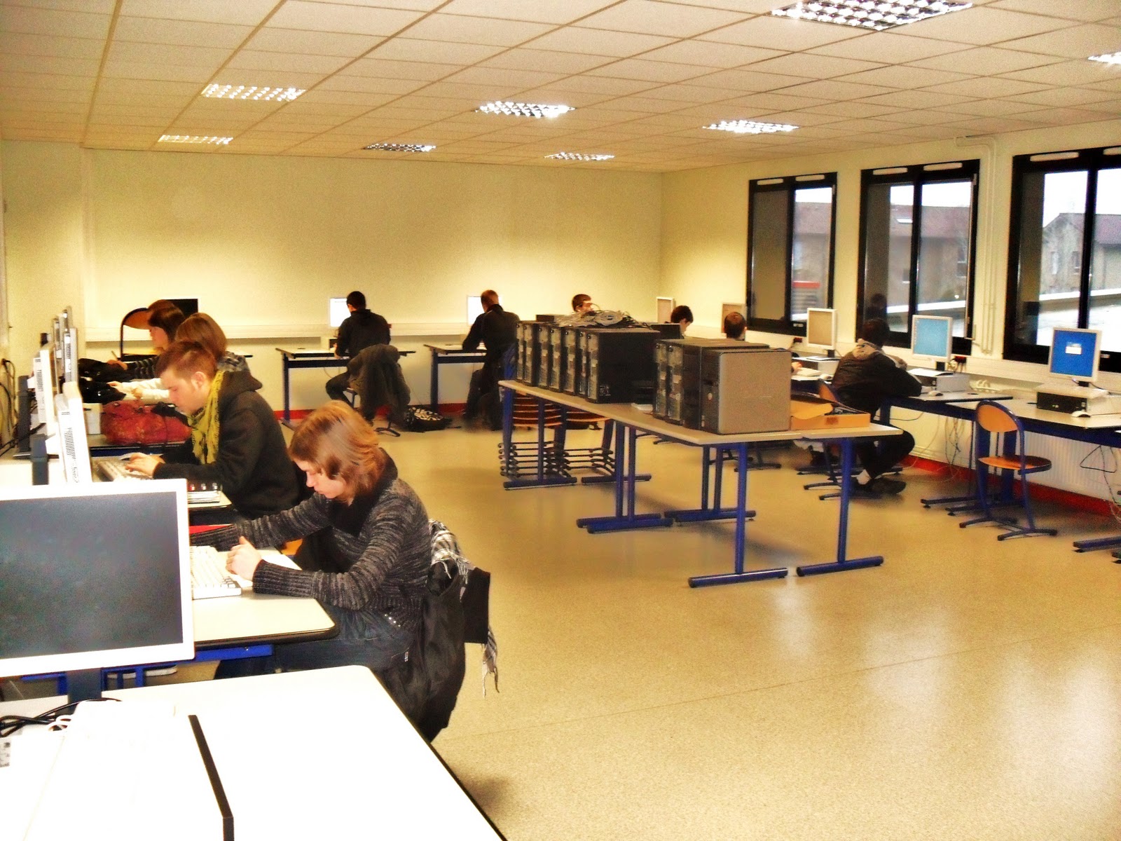 Mont-bébé-liard: La salle informatique et multimédias