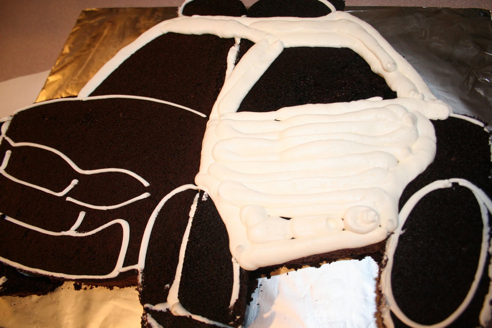 Bouncing Off The Walls: Mmmm. Cake!