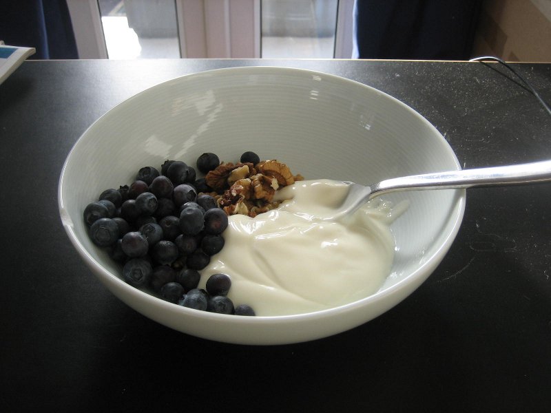 chef-d'oeuvre: Blueberries yoghurt walnuts