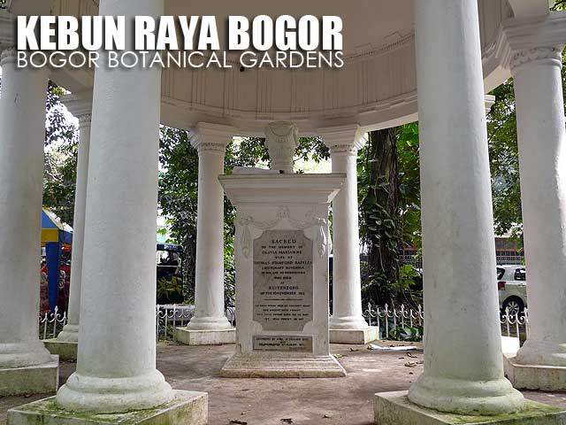 Botanical garden Bogor entrance