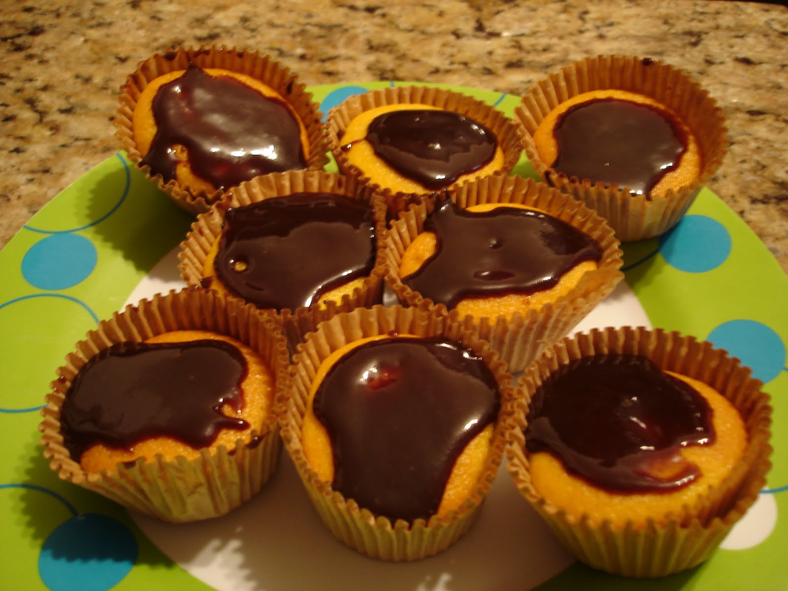 PIELL ROUSE: Mini Bolinhos - Muffins de Cenoura com cobertura de chocolate