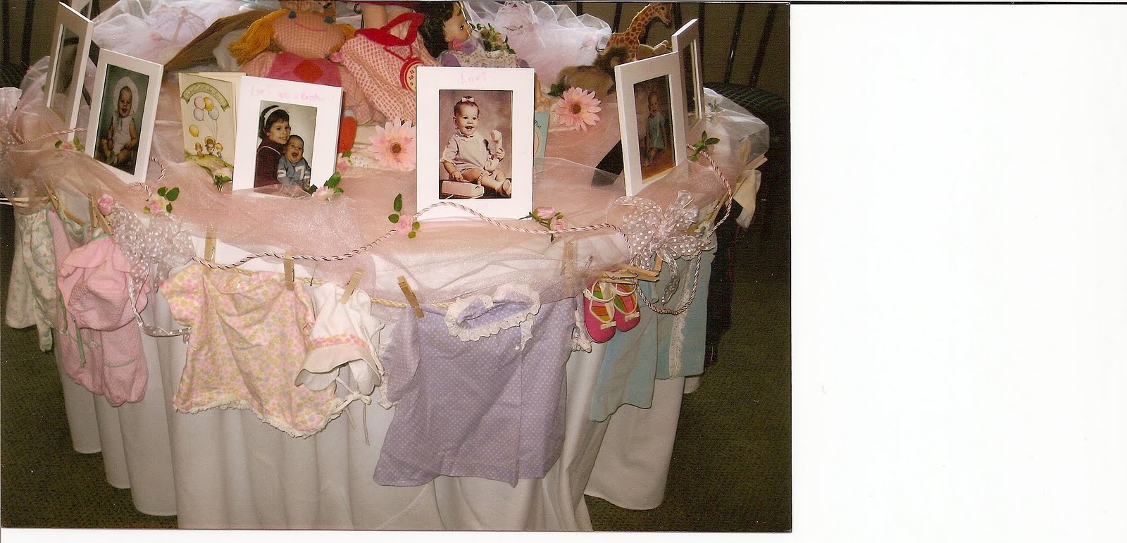 Amore Bella Designs: Baby Shower Idea: Memory Table for Mom-To-Be