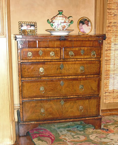 The Buzz on Antiques: CONFIRMED BACHELORS' CHESTS