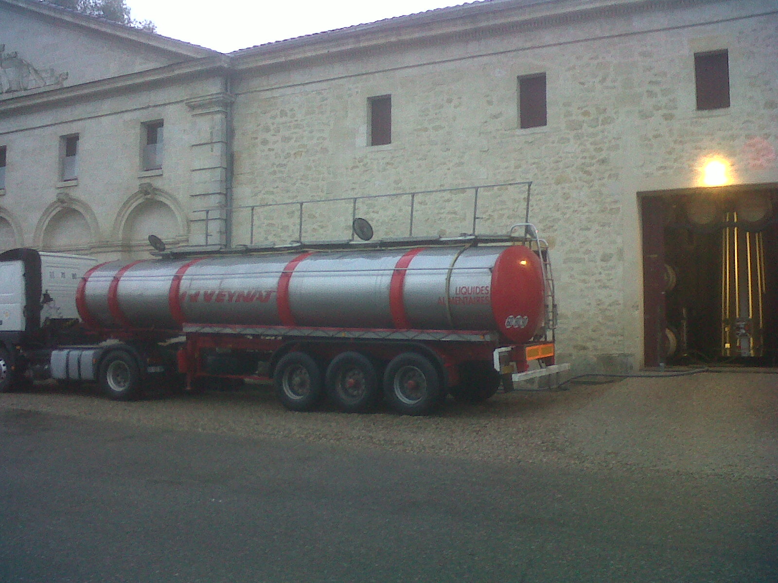 Le Chai Winemakers: Le Grand Chai Bordeaux 2009