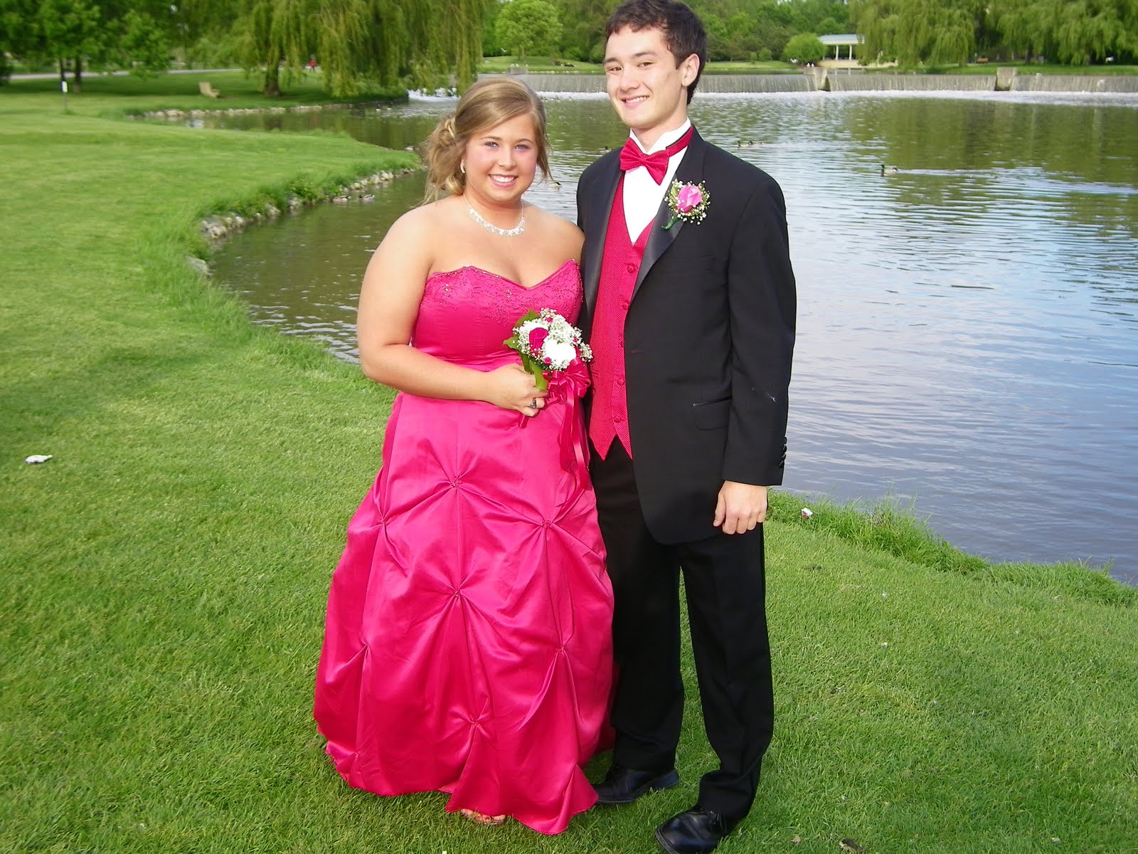 DEW DROP INN DESIGNS: More Graduation and Prom Pics!!