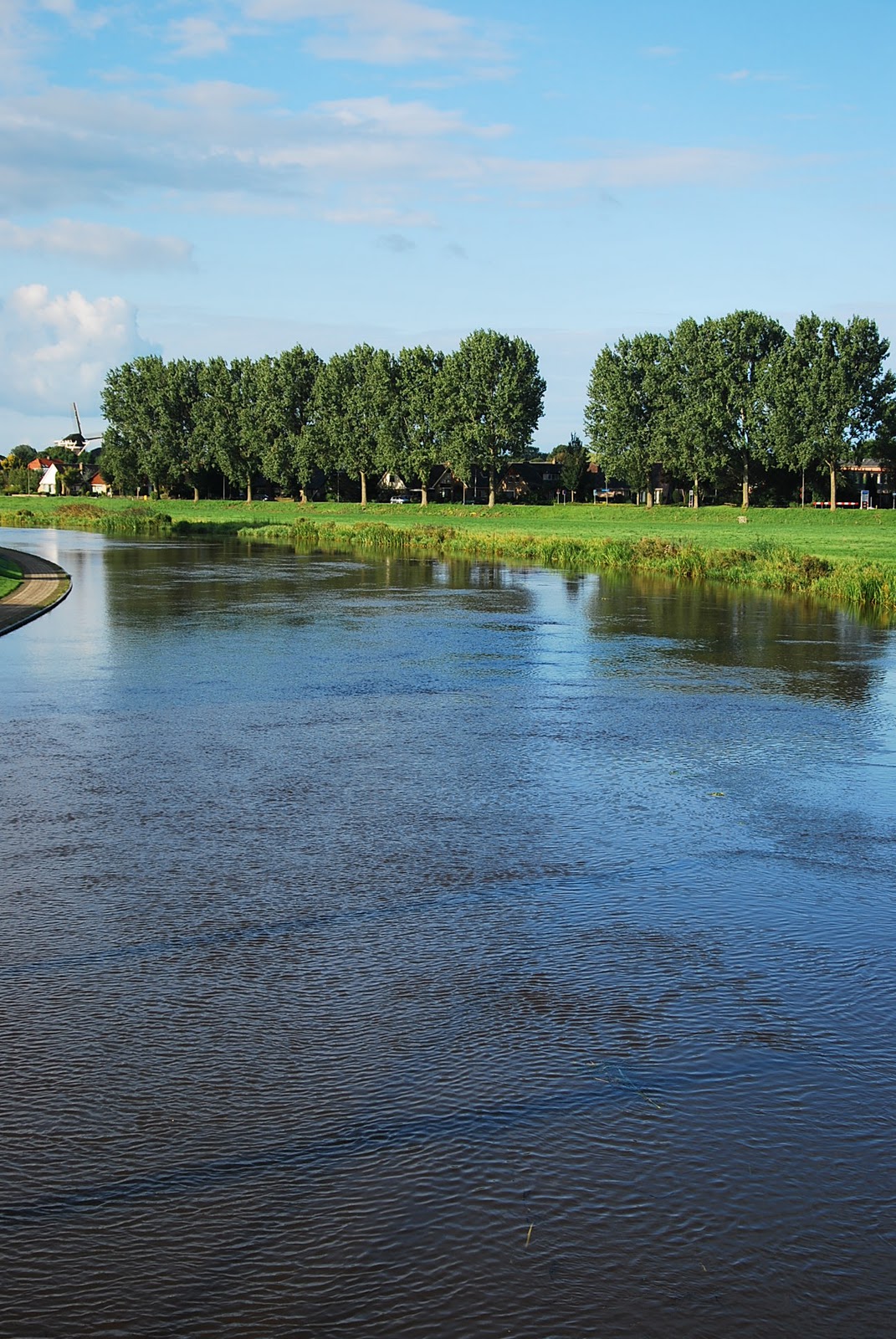 Marcel, Bianca en de kinderen: Zondagochtend langs de Vecht.