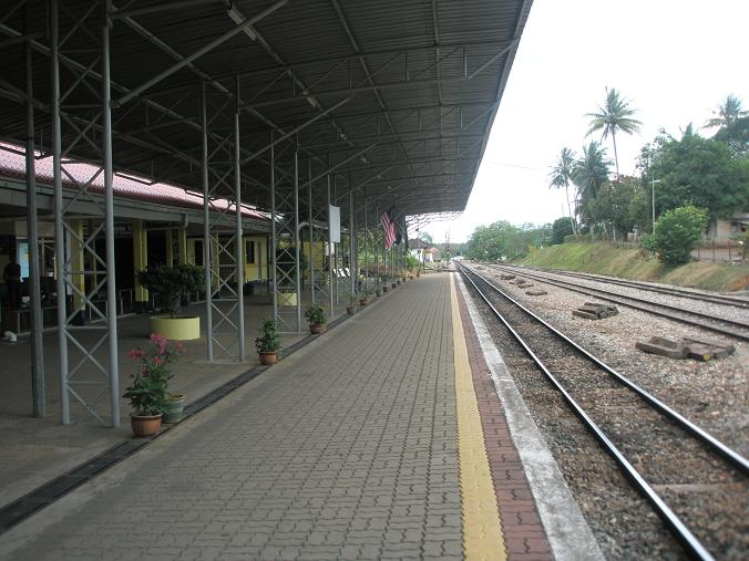 BERPETUALANG KE ACEH: Segamat train station