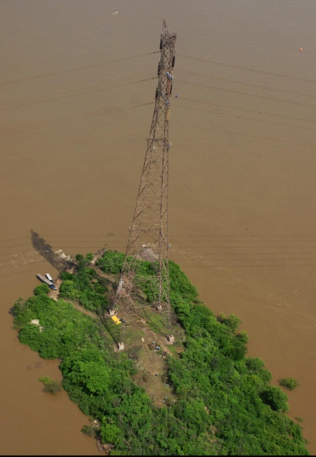 Ingeniería Eléctrica Explicada: Venezuela: EDELCA sustituyó aisladores ...