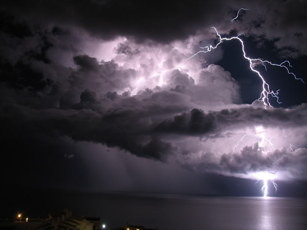 ortizfeliciano: Entre las lluvias, un relámpago y un trueno de voces ...