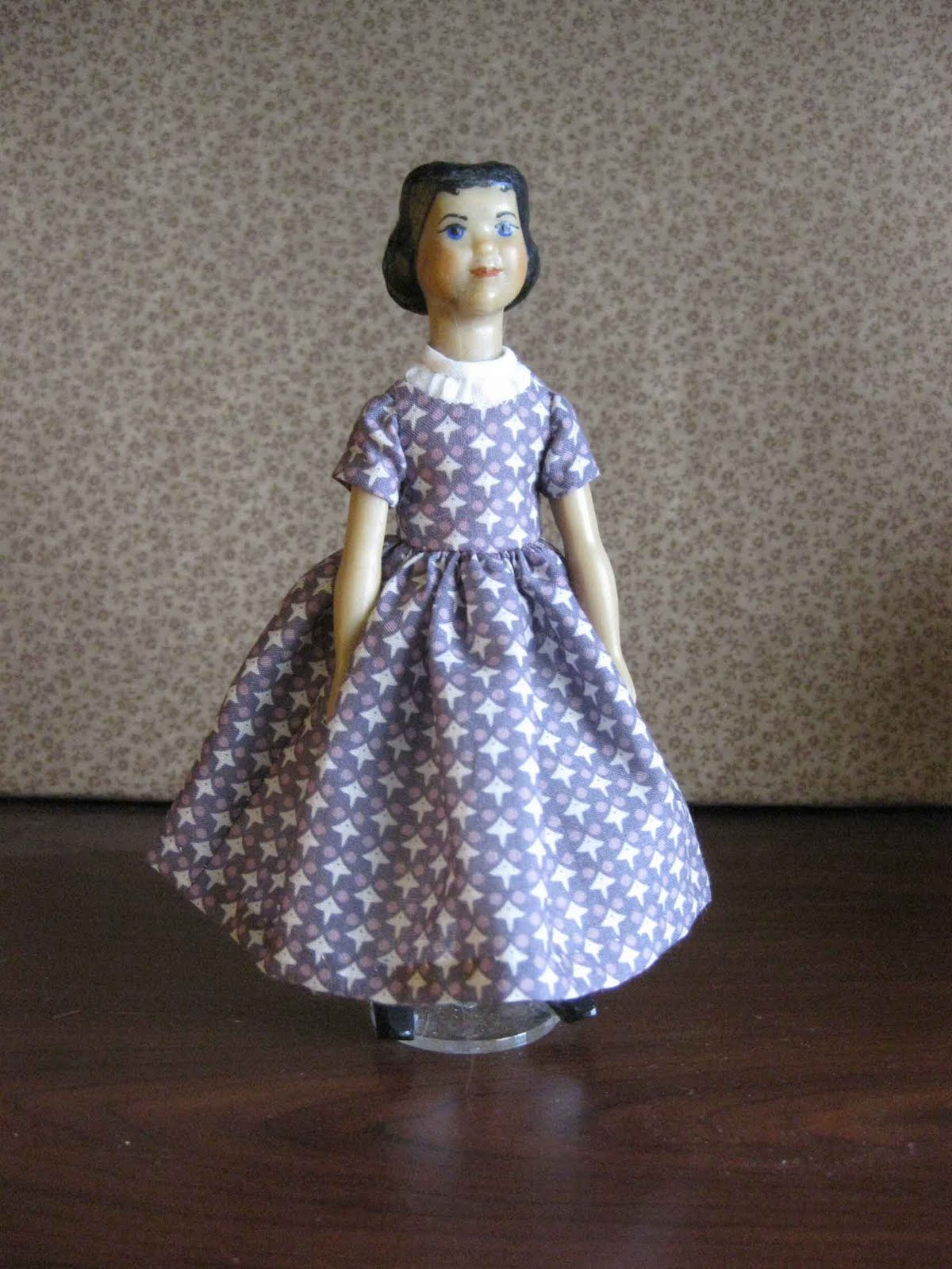 Judith in Montana: Hitty's Dresses, By the Book