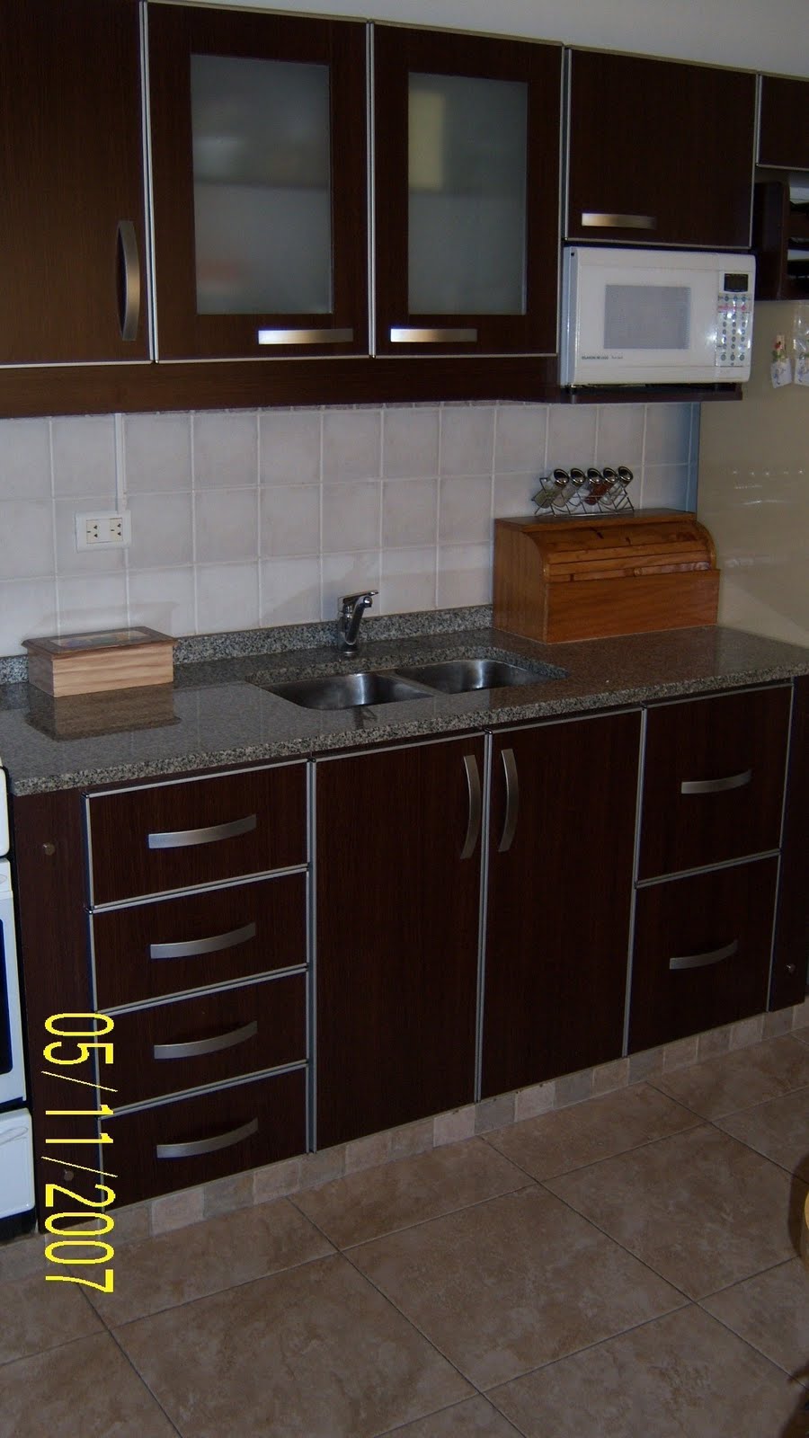 FORMAS y COLORES | Mucho más que melamina: Cocinas en melamina