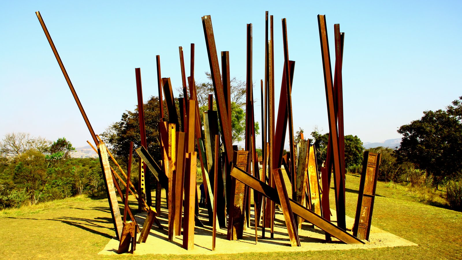 FotosLoro: Inhotim - Chris Burden - Beam Drop.