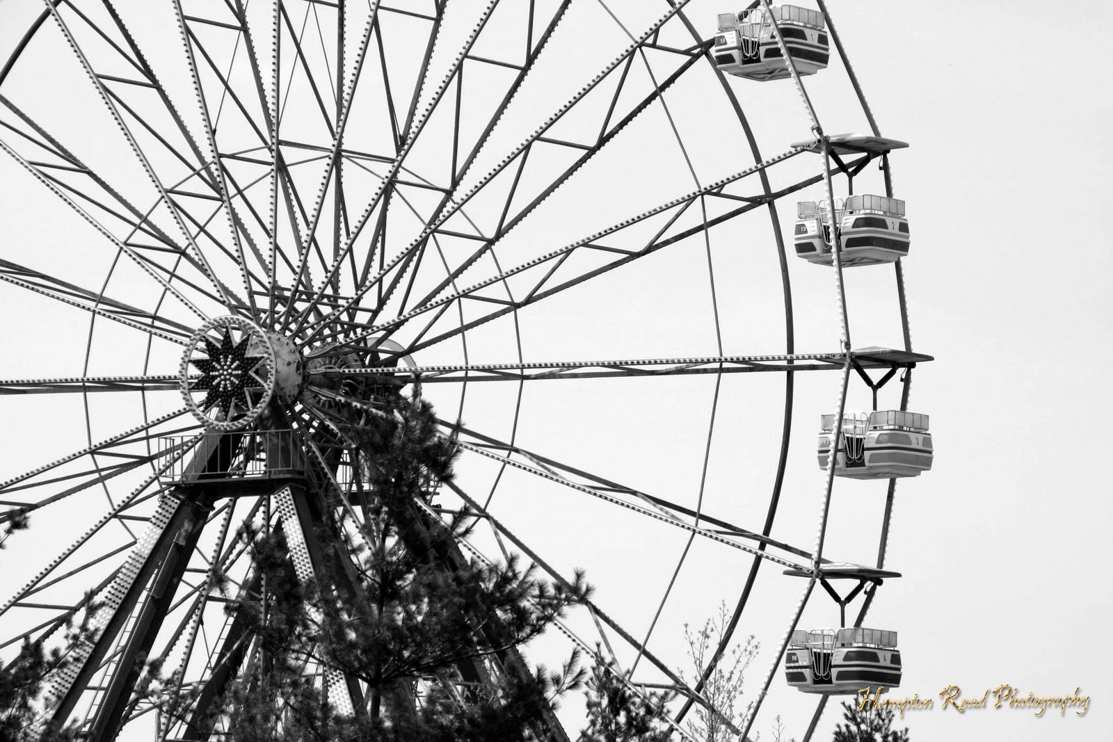 Hampton Road Photography: An Old-Fashioned Ferris Wheel