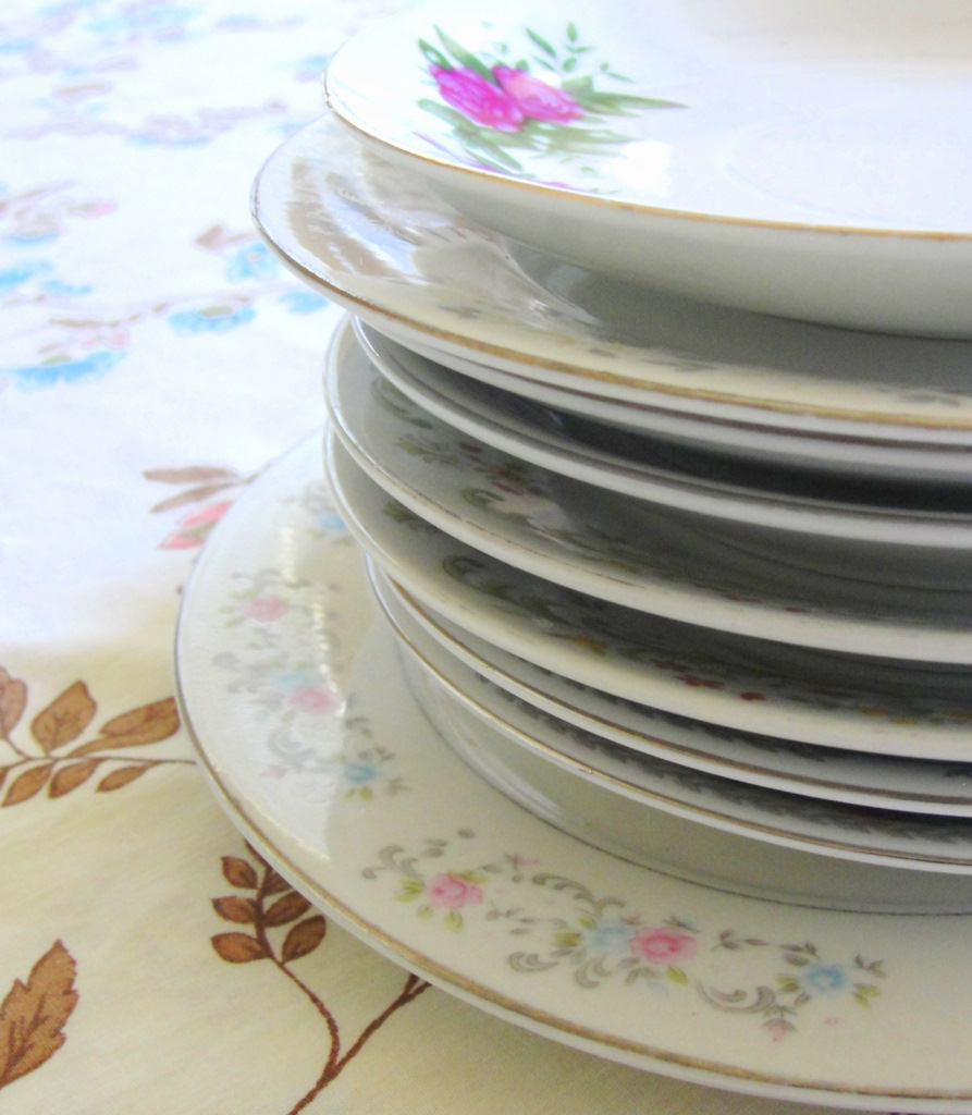Little Lovables: Homefront: Vintage China Plate Collection