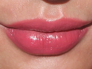 Cosmetic Fashion: MAC Lustering Lipstick