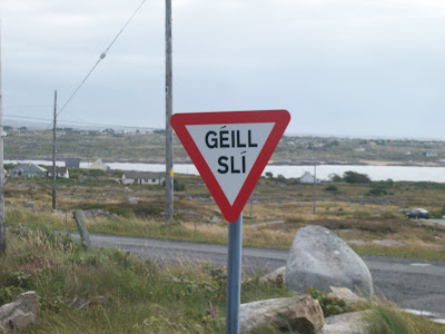 Pretty Blue Eyes...: A Walk through Leitir Móir to An Trá Bháin...