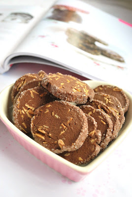 Sweets and Loves: Chocolate Almond Rounds