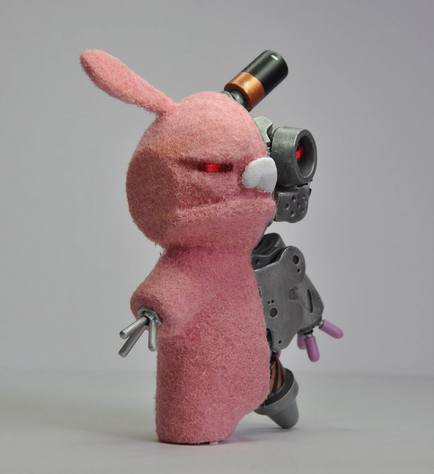 [VTSS] VINCE TOYS STUDIO & SHOP: Eggcore Rabbit as pink Terminator by ...