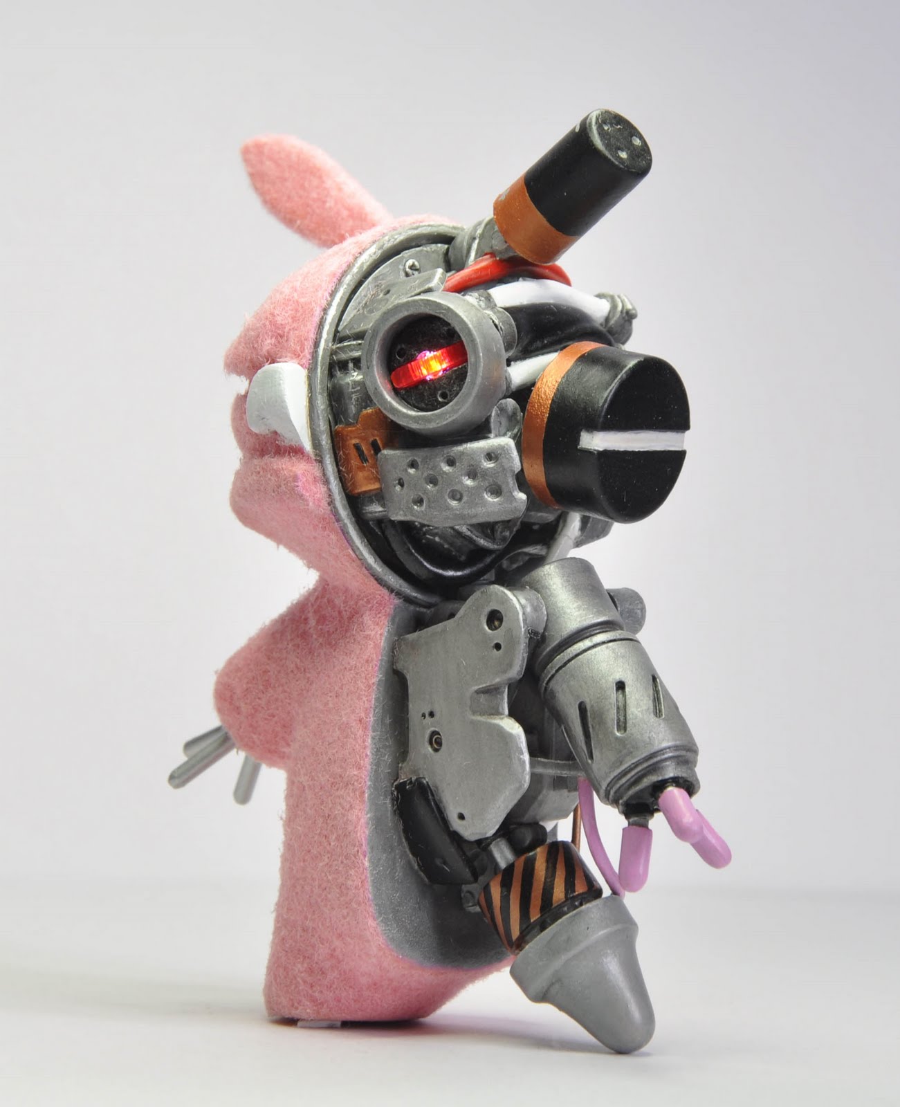 [VTSS] VINCE TOYS STUDIO & SHOP: Eggcore Rabbit as pink Terminator by ...