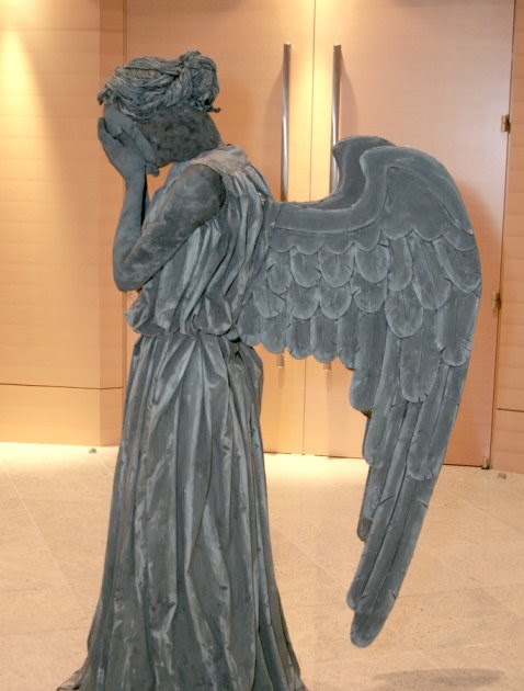 Midnight in the Garden of Evil: Living statues, part two: Weeping Angels
