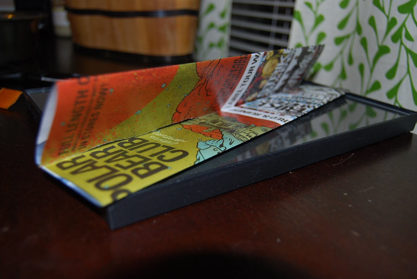 The Crafty Owl: Recycled Magazine Picture Frame