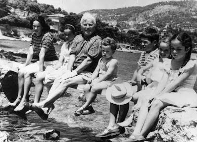 Pat Cashin's CLOWNALLEY: VICTORIA CHAPLIN: Cirque Invisible