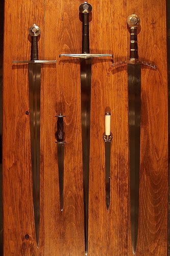 ANTIQUE: What makes an ancient sword famous and expensive?