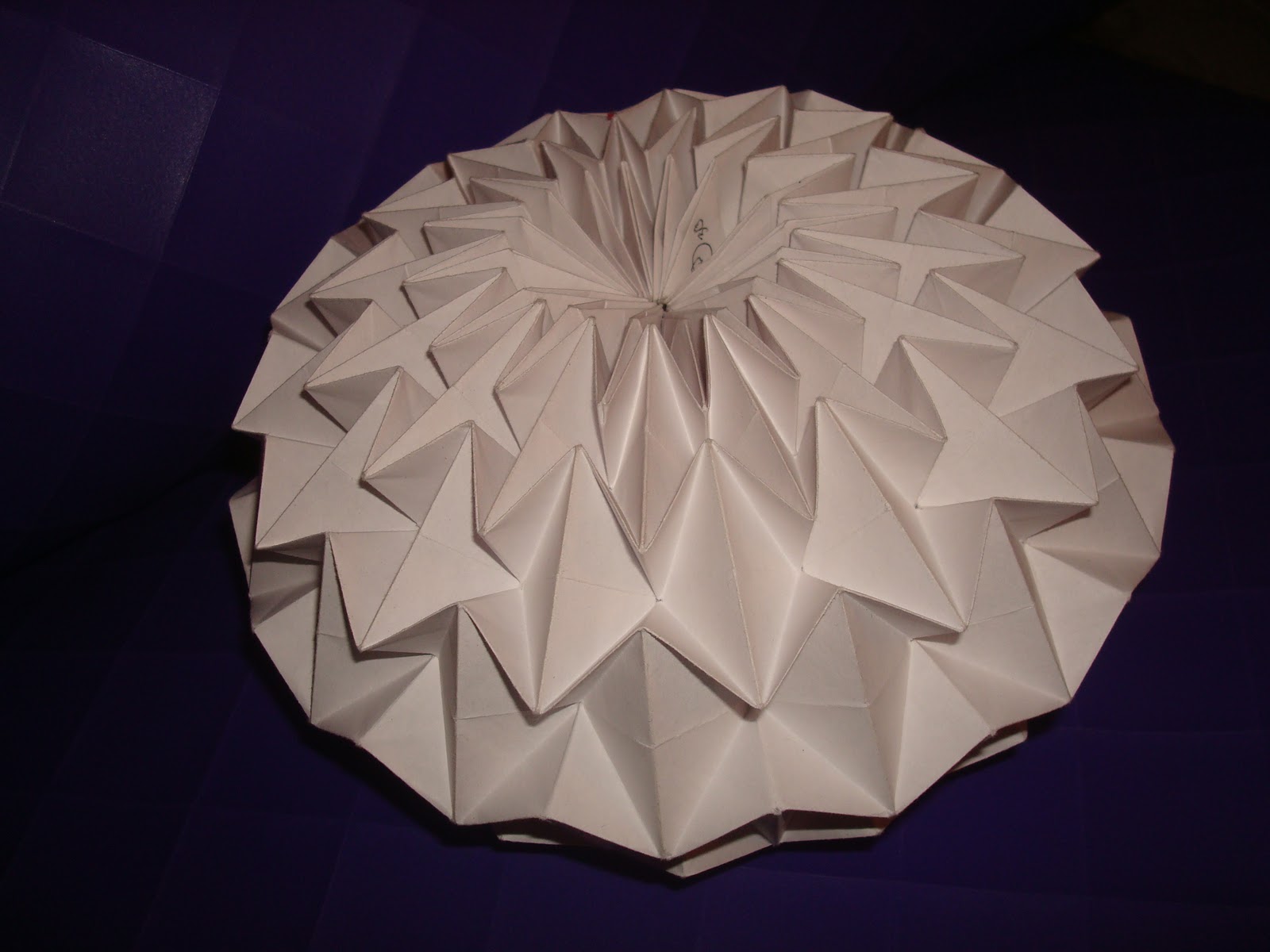 SISTEMAS DE DISEÑO 10-O: Esfera de papel