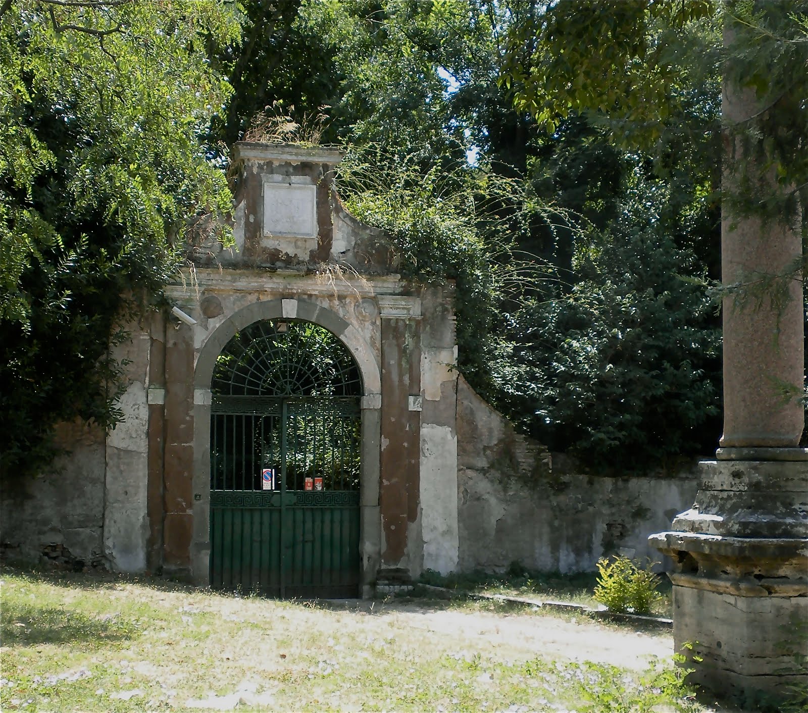 AMOROMA: Advent Calendar: Roman Gate 7