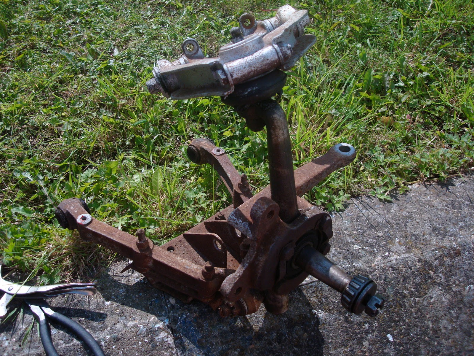 Reliant Scimitar GTE V8 Build: Front Suspension rebuild Part 1 - Break Down