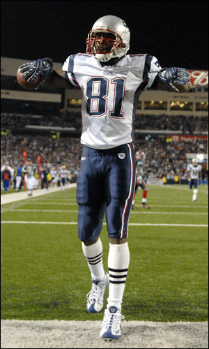 Wallpaper World: American football player - Randy Moss photo and biography