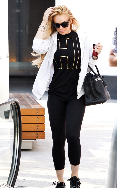 Lindsay Lohan out at the gym | jomblodotcom