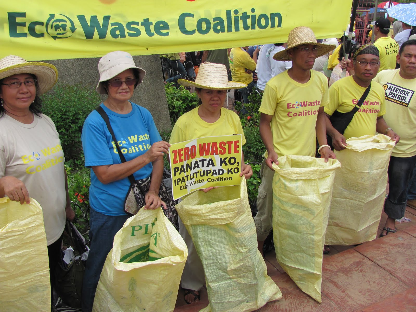 EcoWaste Coalition Volunteers Join Luneta Cleanup Drive – Ecowaste ...