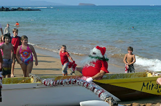 Maui Vacation Guide: Santa Arrives on Malauka Beach, Maui Via Canoe