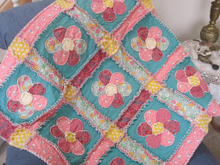 Tomila's Treasures: Flower Patch Rag Quilt