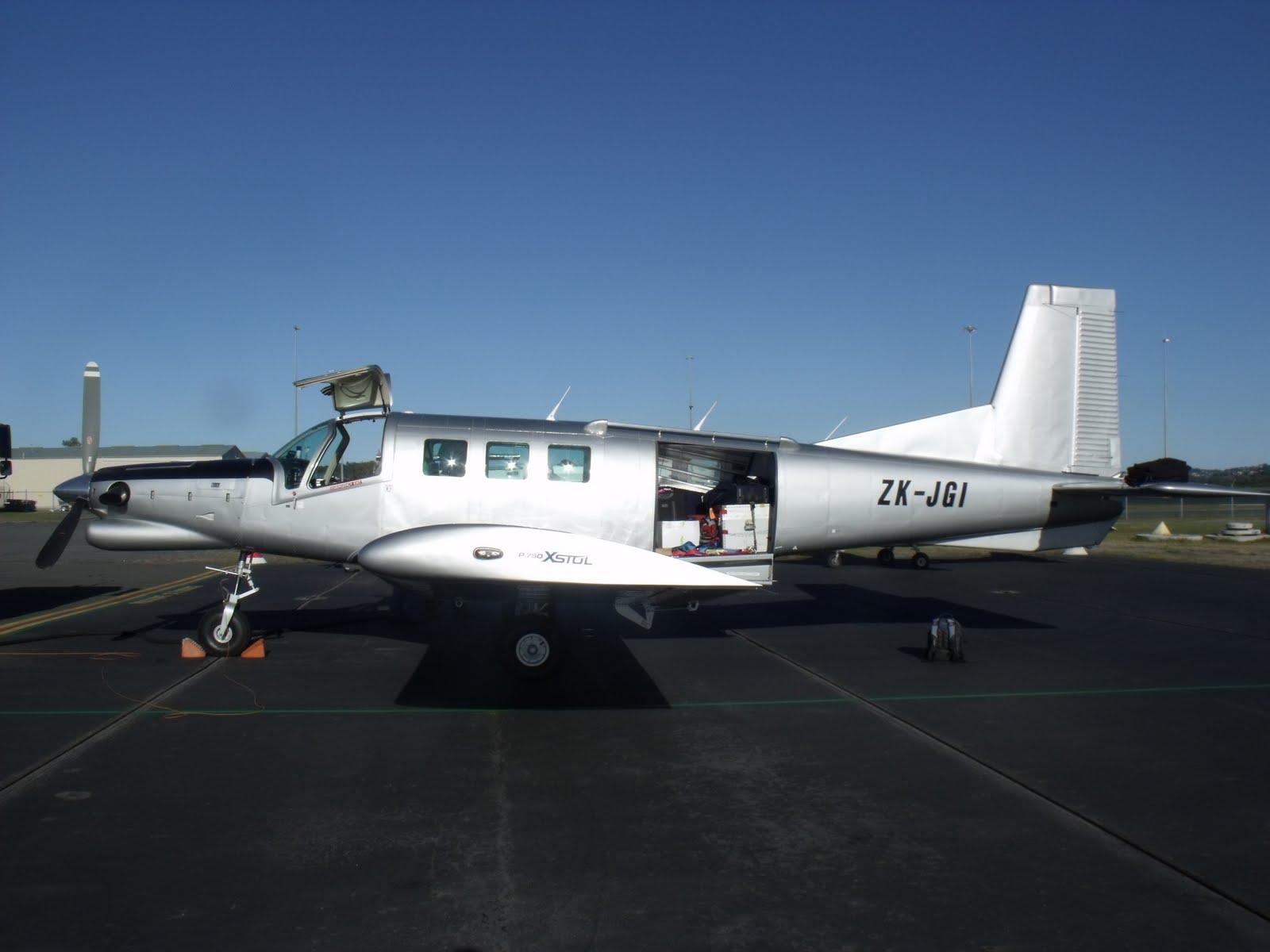 South East QLD Aviation News.: 2 pac 750's and Qatar A320 at OOL