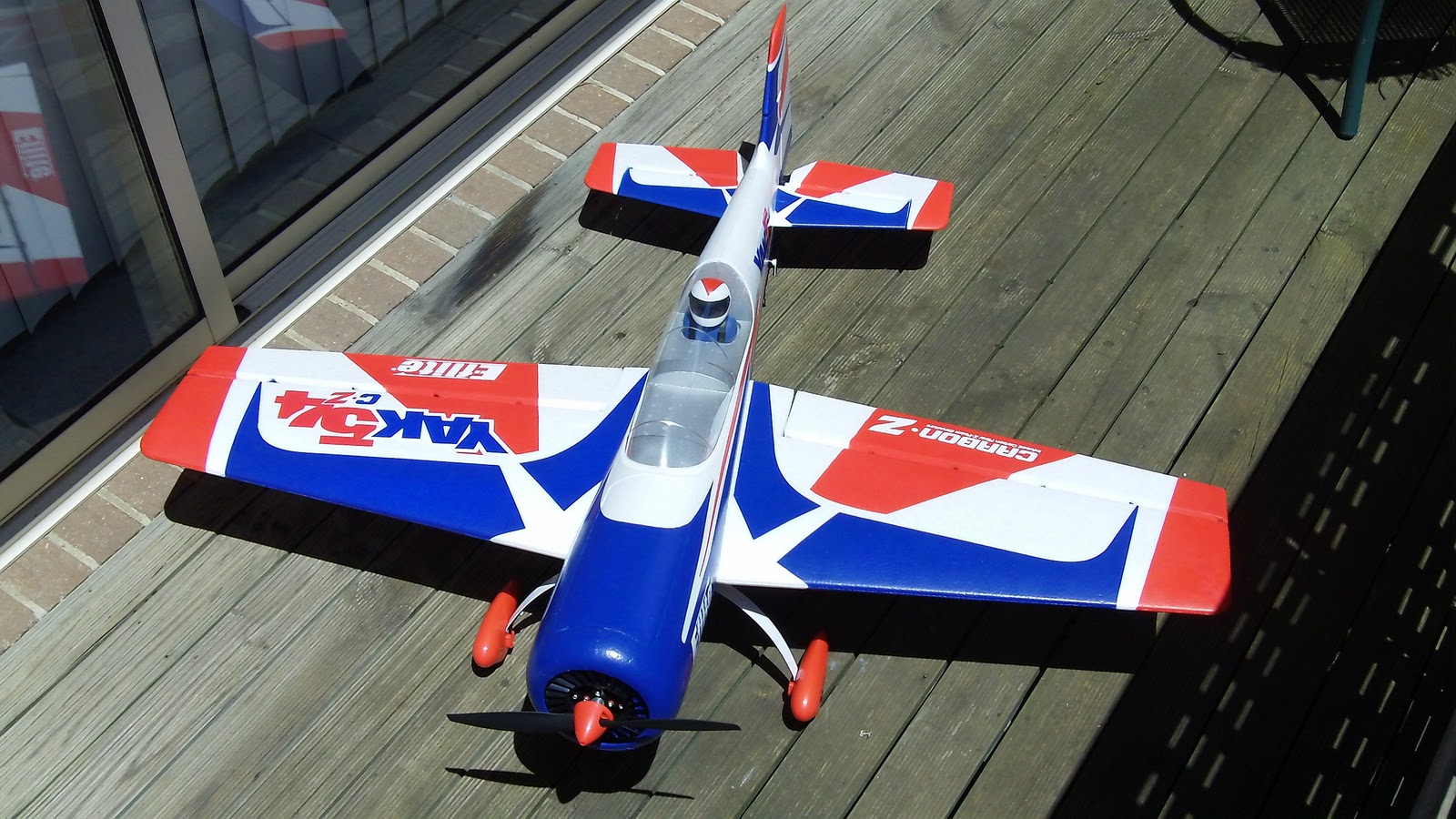 My Radio controlled electric planes: E-Flight carbon-z Yak 54
