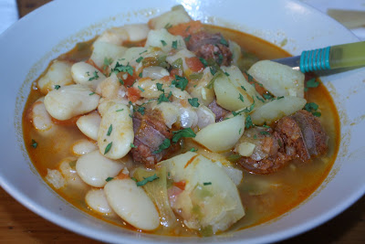 el señol javiel se mete a cocinillas: frijones con chorizo
