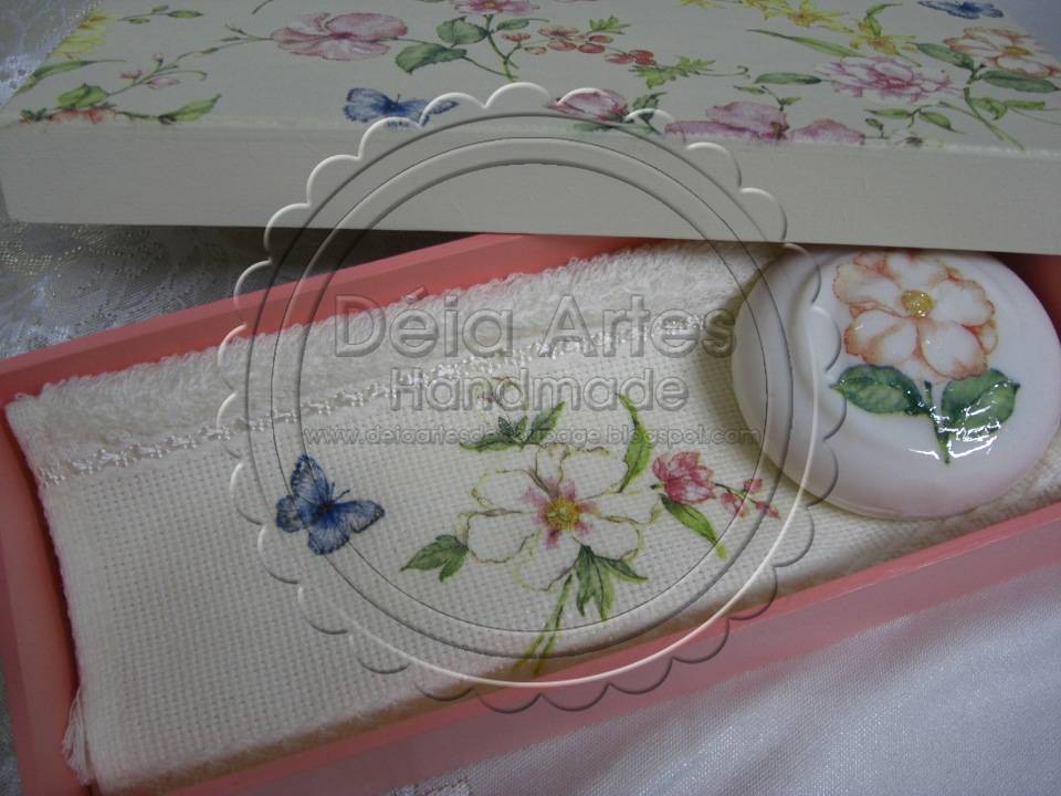Deia Artes - Handmade: Kit caixa retangular sabonete e toalhinha floral