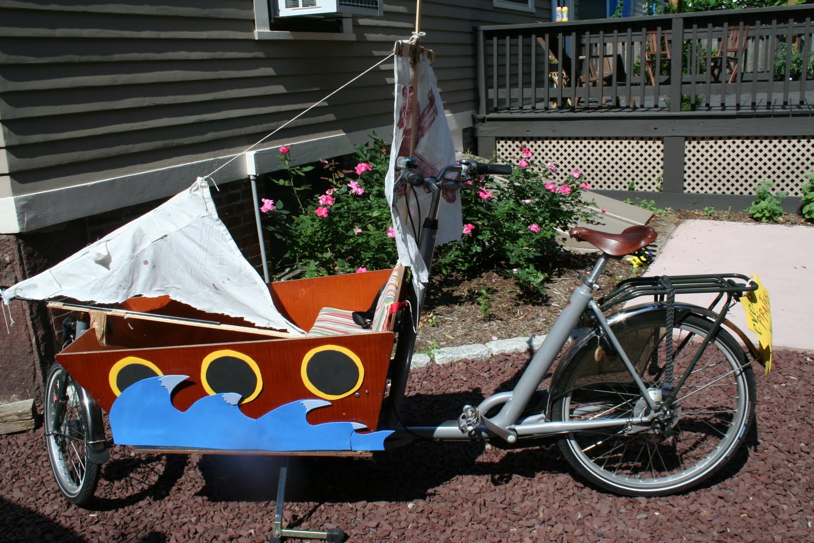 full hands: Pirate Ship Bakfiets