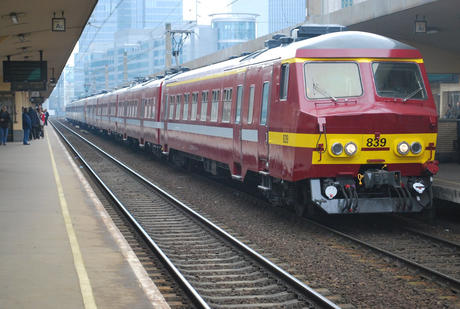 Trains, trams et gares: SNCB AM 75