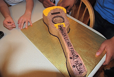 Tiers of Joy Cakes: Paisa's Ukulele Cake