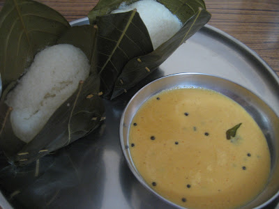 Konkani Foodie: Idlis in Jackfruit Leaves (Khotte/ Hittu/ Kadubu)