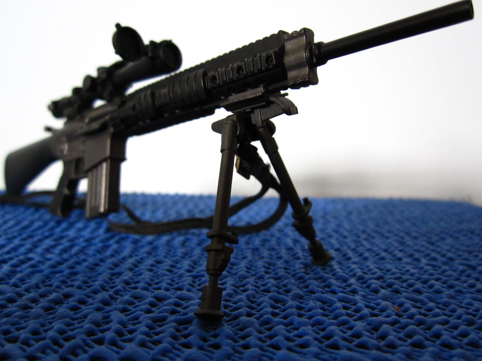 Zenith 1/6 scale military shop: 1/6 scale SR-25 "Stoner" sniper rifle.