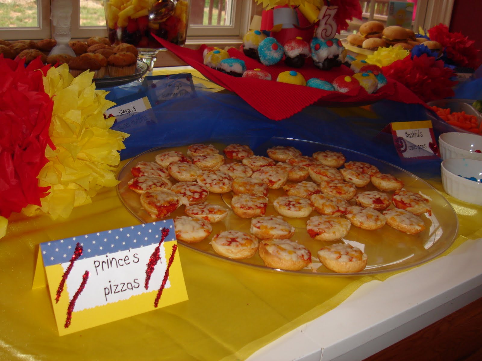 Everyday is a "Hollyday"!: Snow White Party