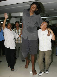 BOLEH ASYIK: MANUSIA RAKSASA INDONESIA HABISKAN 3 KG BERAS/HARI