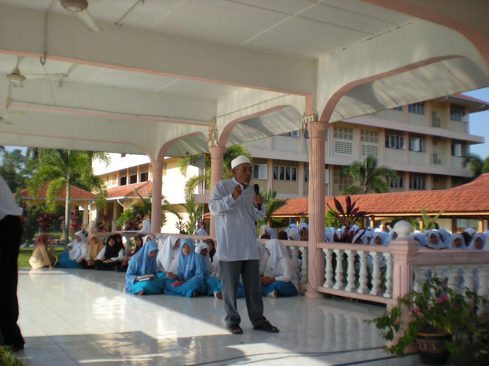 SEK. MEN. KEB. PAK BADOL